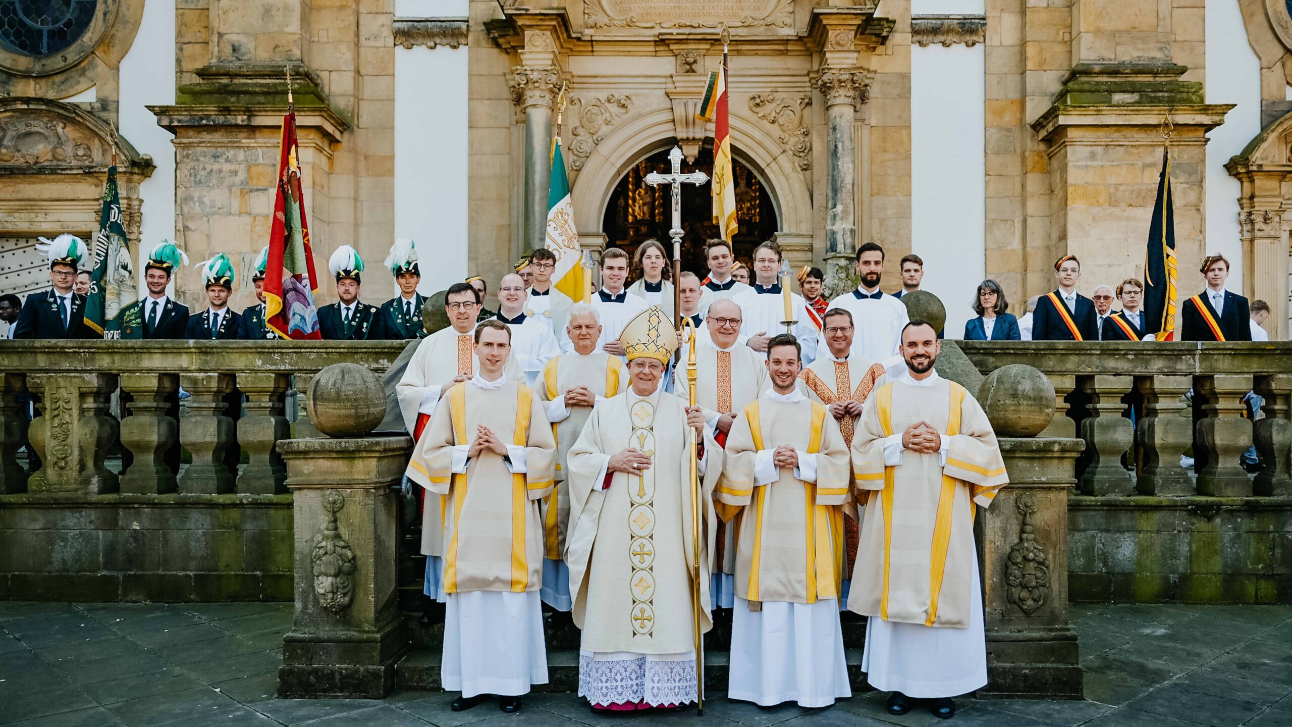 Weihbischof Matthias König weihte Jens Baronowsky, Tobias Goltsch und ...